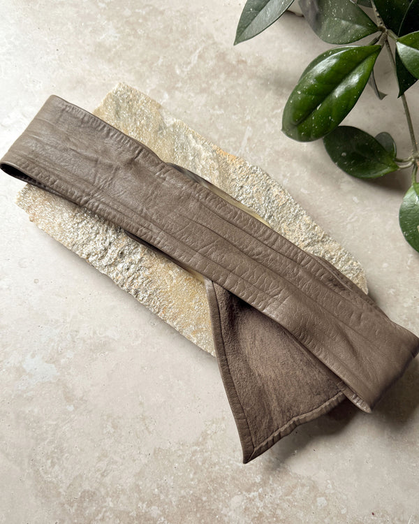 80s Taupe Leather & Horn Belt - Lucky Vintage